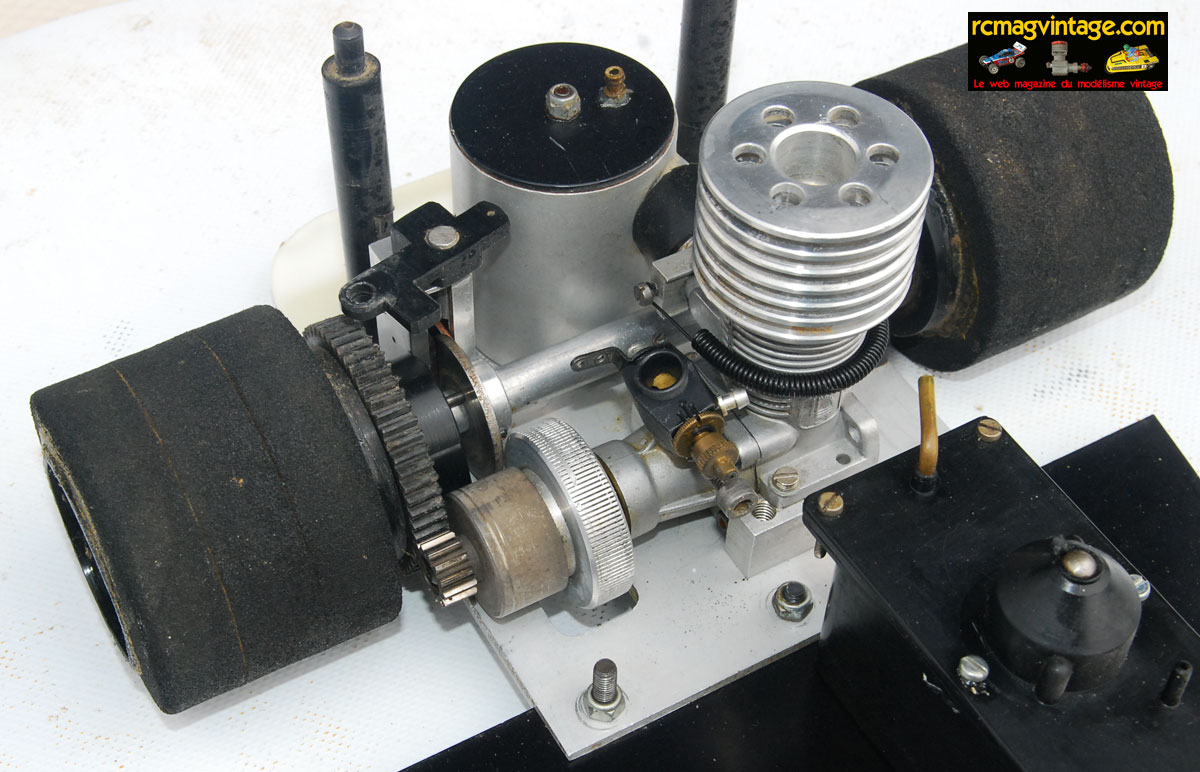 Vieilles Caisses 2008 - exposition piste thermique PB