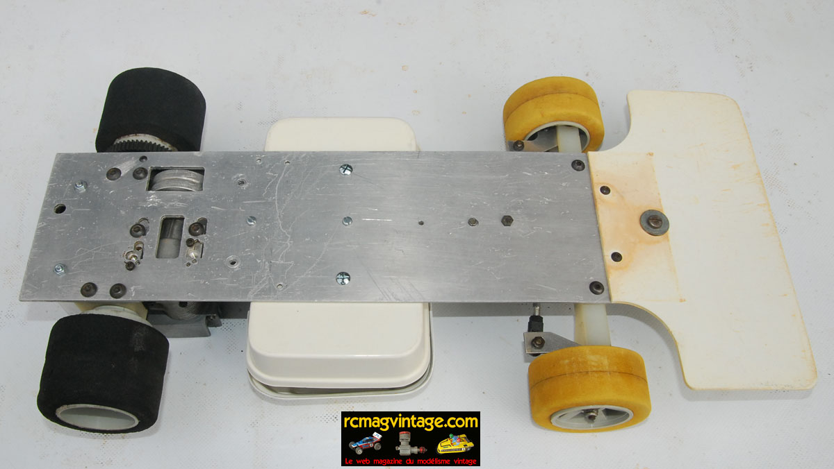 Vieilles Caisses 2008 - exposition piste thermique PB